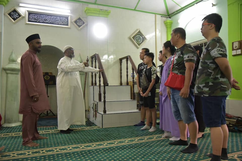 MOSQUE OPENS DOORS TO TOURISTS – IPSI > Islamic Propagation Society ...